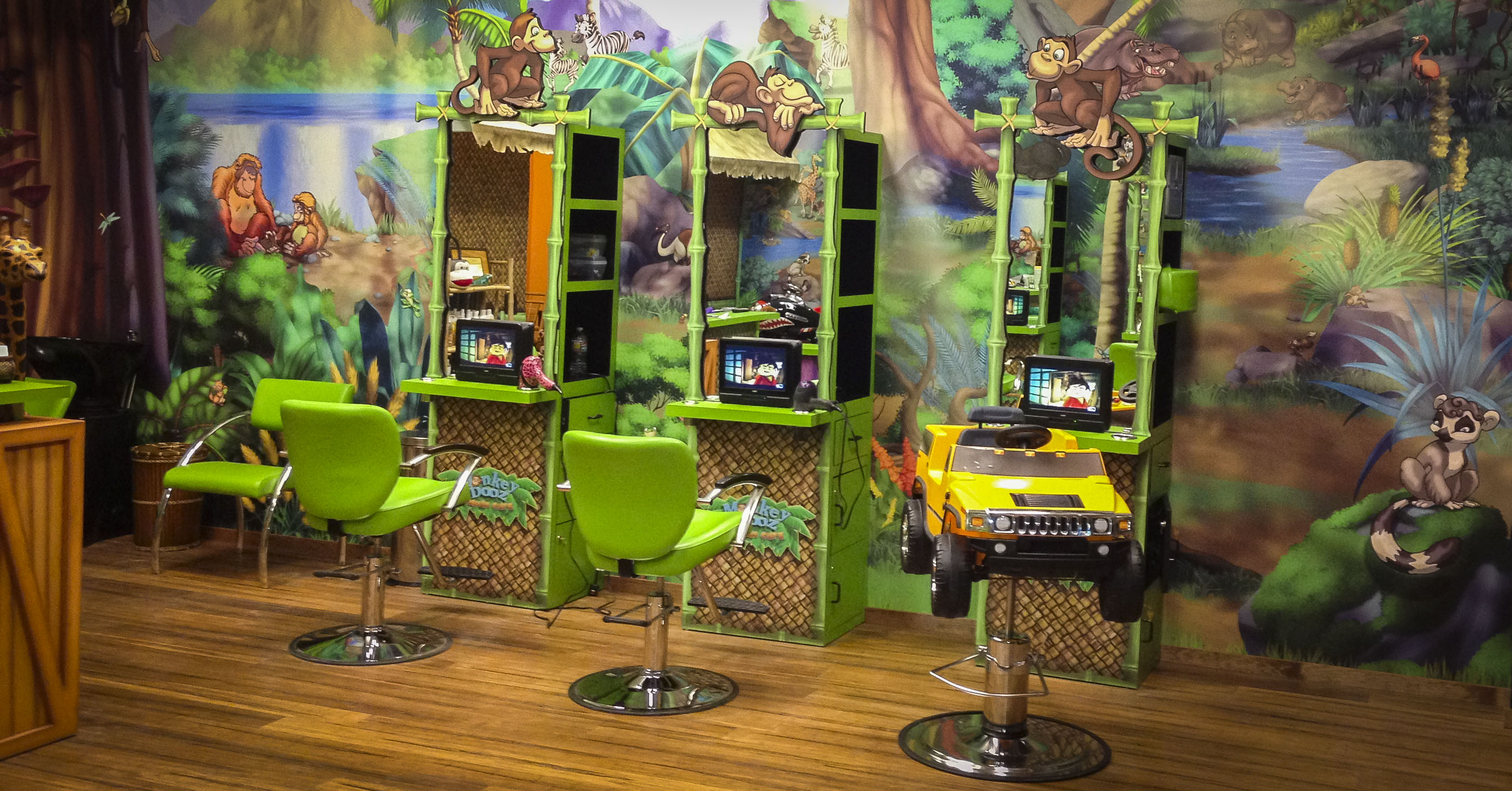 Monkey Dooz Jungle Cutz - Riverside, CA | Wacky World Studios